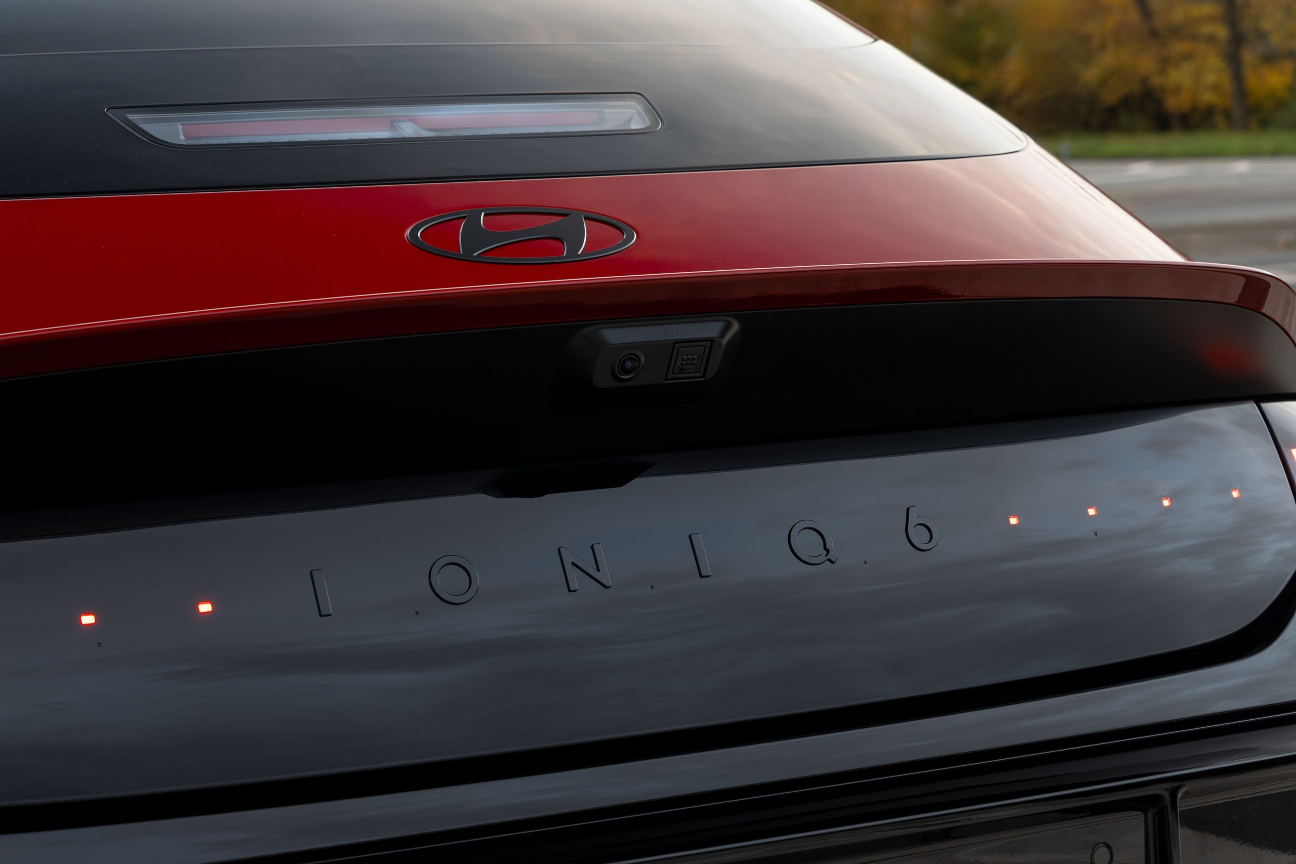 Hyundai IONIQ 6: Facelift-Modell bekommt größere Batterie für bis zu ...